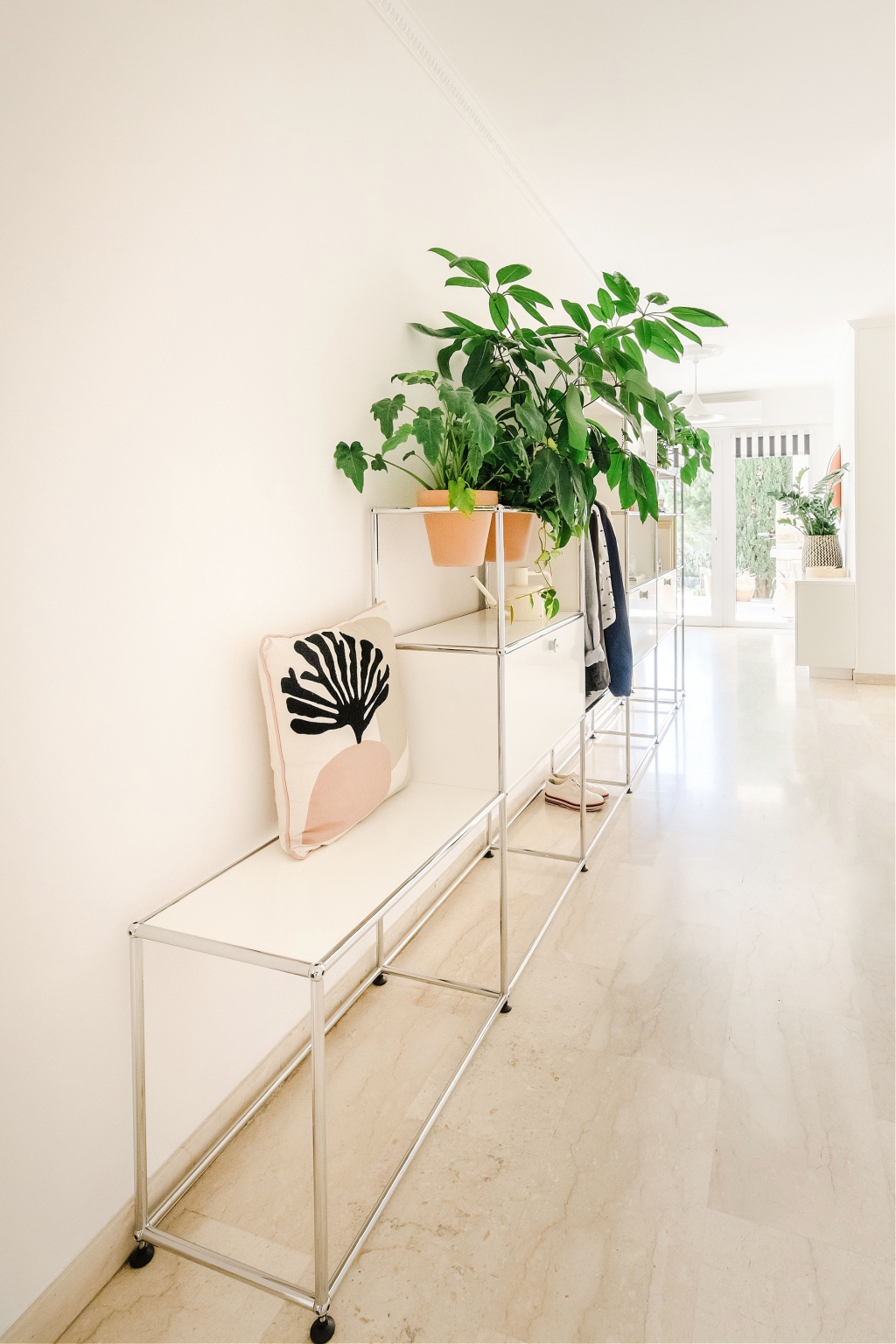 World of Plants for USM Haller – A Southern French hallway - Urban ...